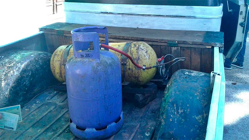 Pretendía renovar el carnet de conducir con una garrafa conectada al ...