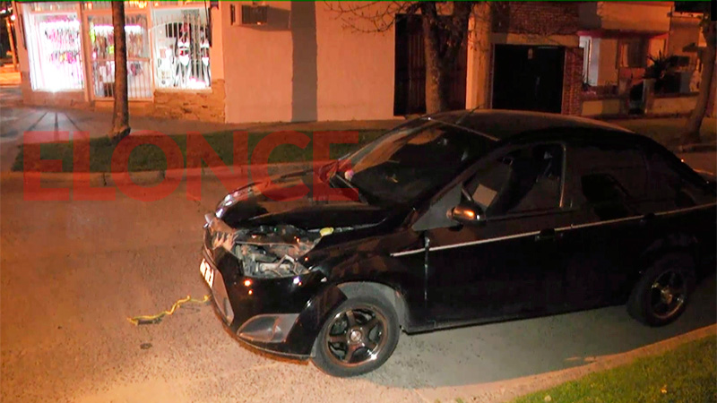 Fuerte choque: frenó por un badén y fue impactado por otro auto ...