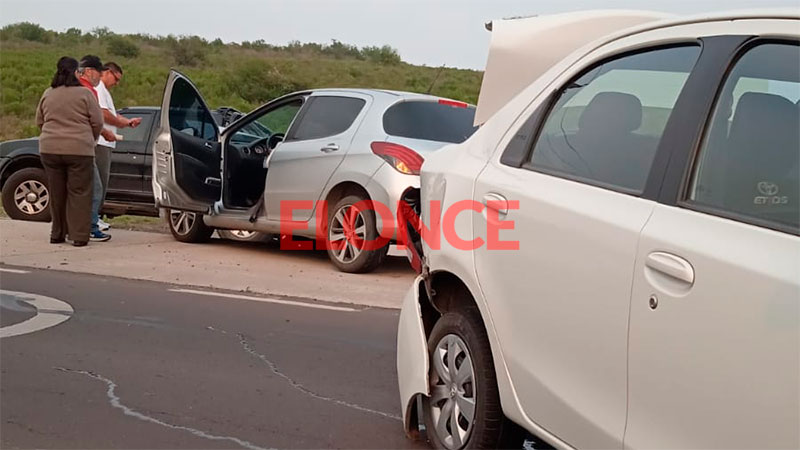 Dos autos chocaron en Oro Verde: una moto habría provocado el accidente ...