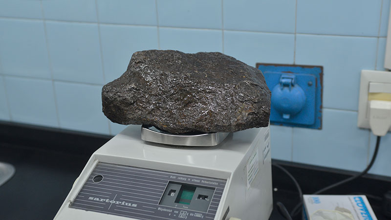 Incautaron un meteorito cuando intentaban ingresarlo a Argentina desde ...