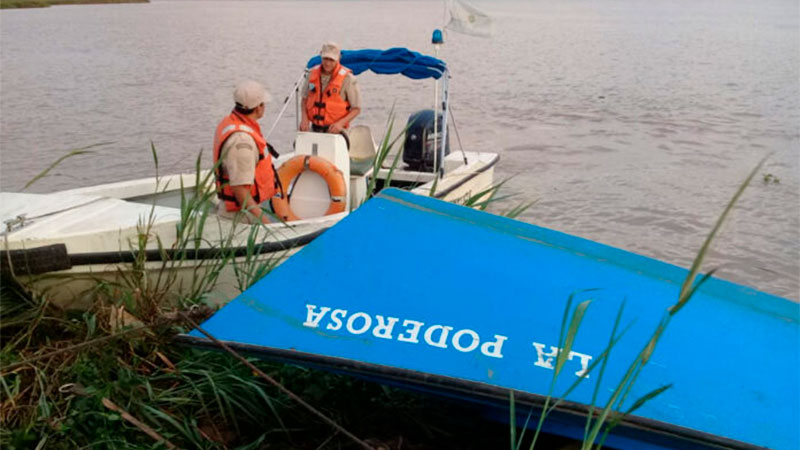 Rescataron a tres hombres luego que se hundiera la embarcación en el ...