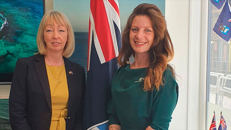 La gobernadora británica de Malvinas asistirá a la coronación del Rey ...