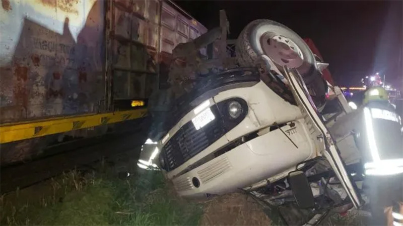 Un Tren Arrolló Un Camión Dejando Como Saldo Un Muerto Y Dos Heridos