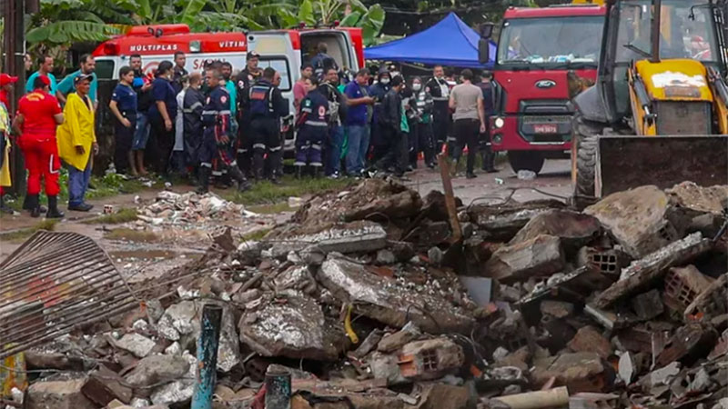 Ocho muertos y cinco atrapados bajo escombros por derrumbe de edificio en Brasil | Elonce.com