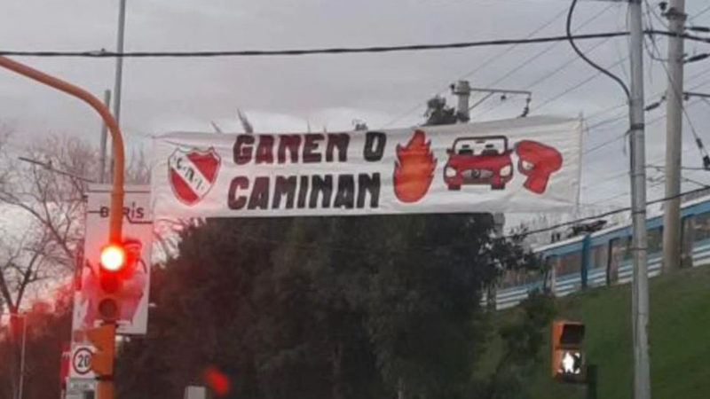 "Ganen o caminan": el pasacalles que apareció en Independiente tras el ...