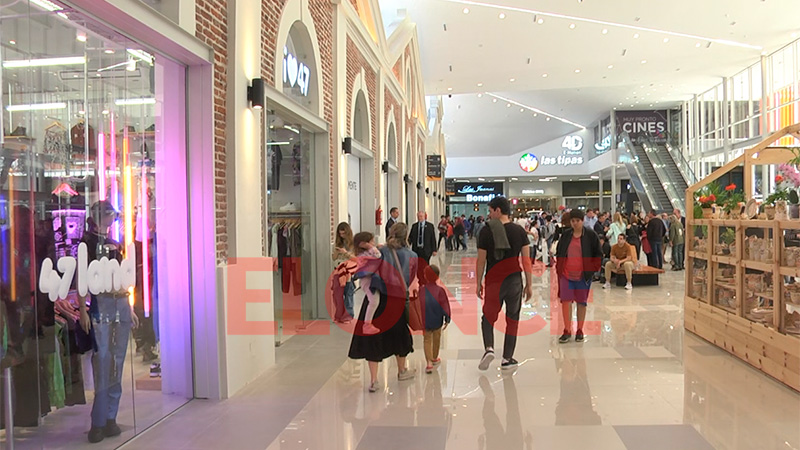 Testimonios: La gente disfruta del nuevo shopping "Paso del Paraná ...