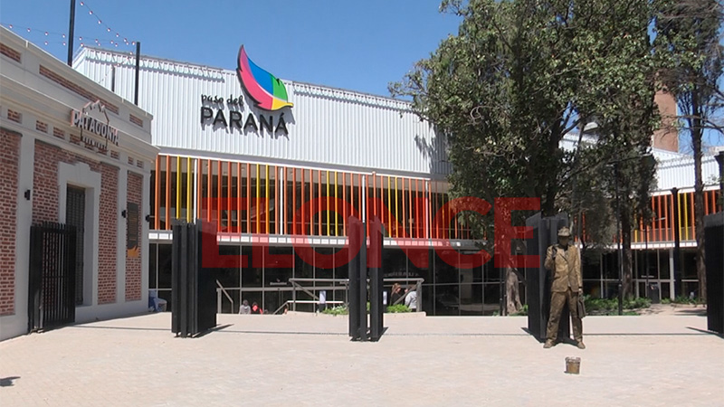 Testimonios: La gente disfruta del nuevo shopping "Paso del Paraná ...