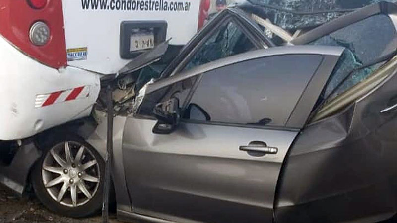 Iba en la parte trasera de auto aplastado en choque múltiple: cómo ...