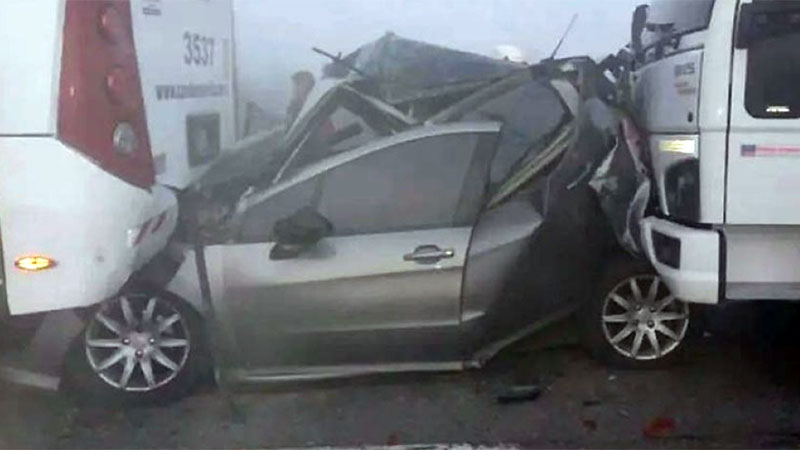 Iba en la parte trasera de auto aplastado en choque múltiple: cómo ...