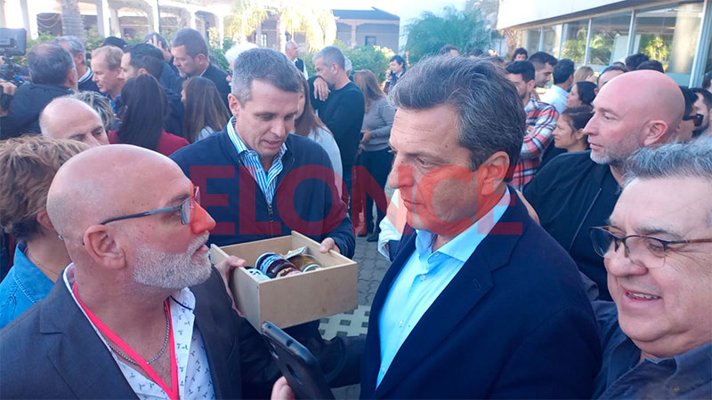 Massa visitó Concordia y dijo: “A la pobreza se le gana con trabajo y ...