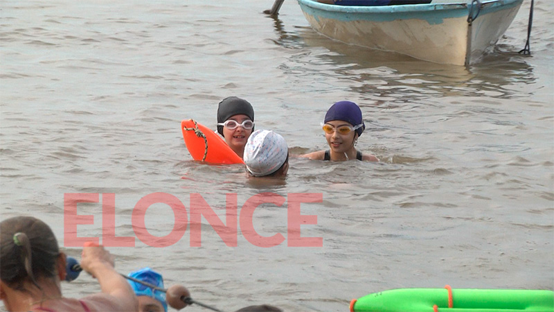 Niños que practican natación en Rowing tuvieron su primera experiencia ...