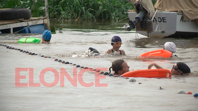 Niños que practican natación en Rowing tuvieron su primera experiencia ...