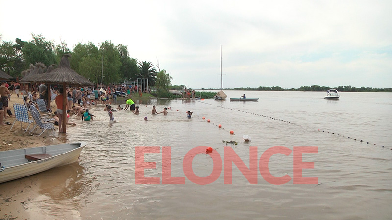 Niños que practican natación en Rowing tuvieron su primera experiencia ...