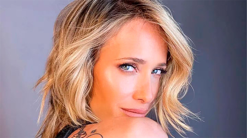 Julieta Prandi se lució en microbikini roja con volados desde Brasil ...