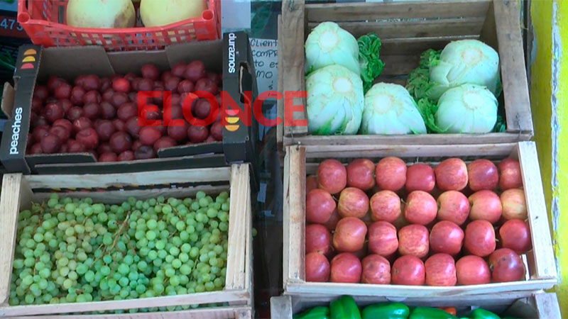 "La gente compra menos porque el dinero no les alcanza”, dijo una ...