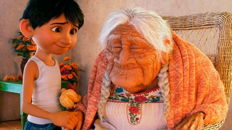 Murió la actriz que puso la voz a “Mamá Coco” en el filme animado ...