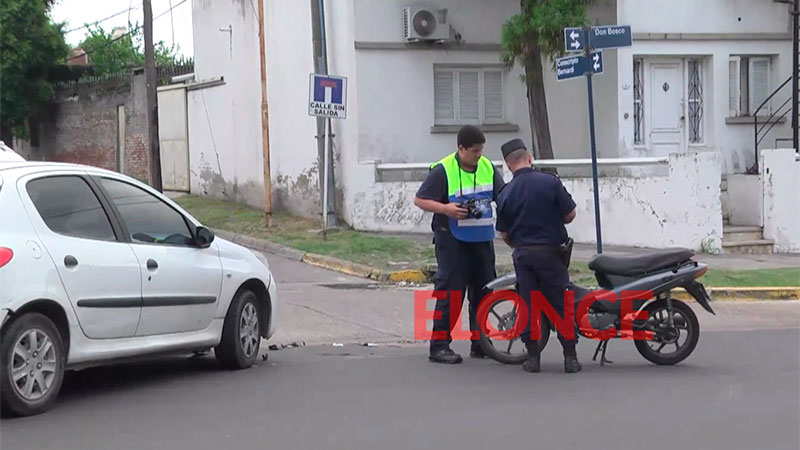 Un Joven Fue Hospitalizado Tras El Choque Entre Un Auto Y Una Moto En