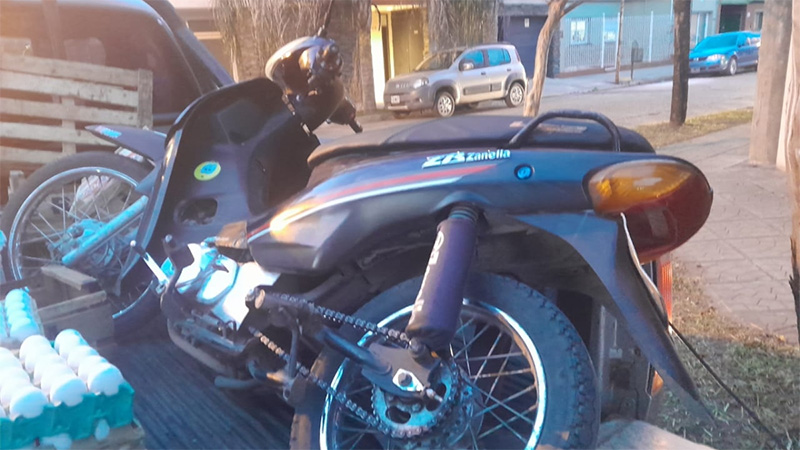 Vecinos Persiguieron A Ladrones Y Recuperaron La Moto Que Habían Robado
