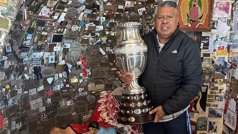 Tapia cumplió una promesa: a quién le llevó el trofeo de la Copa ...