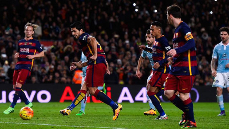 La historia del polémico penal de Messi que convirtió Suarez | Elonce.com