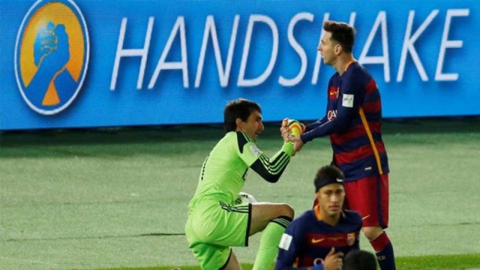 El gesto de humildad de Messi que conmovió a Barovero | Elonce.com