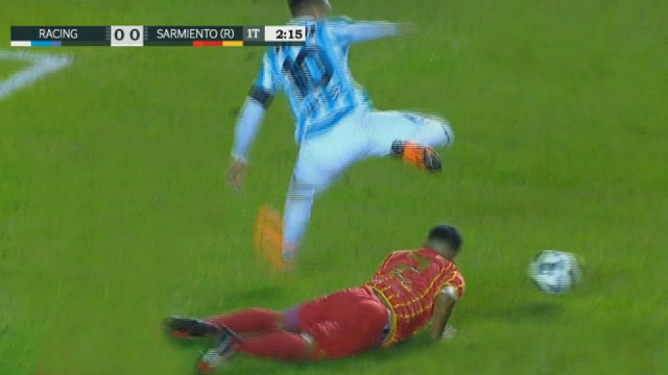 Increíble jugada del paranaense Brian Berlo: trabó con la cabeza y ganó ...