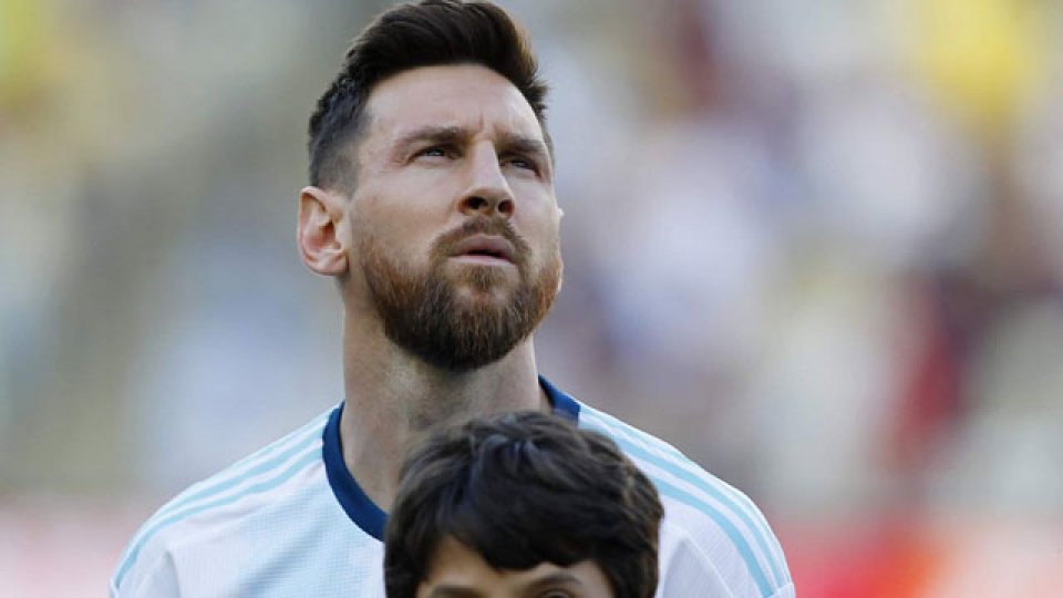 Así cantó el himno nacional Lionel Messi | Elonce.com