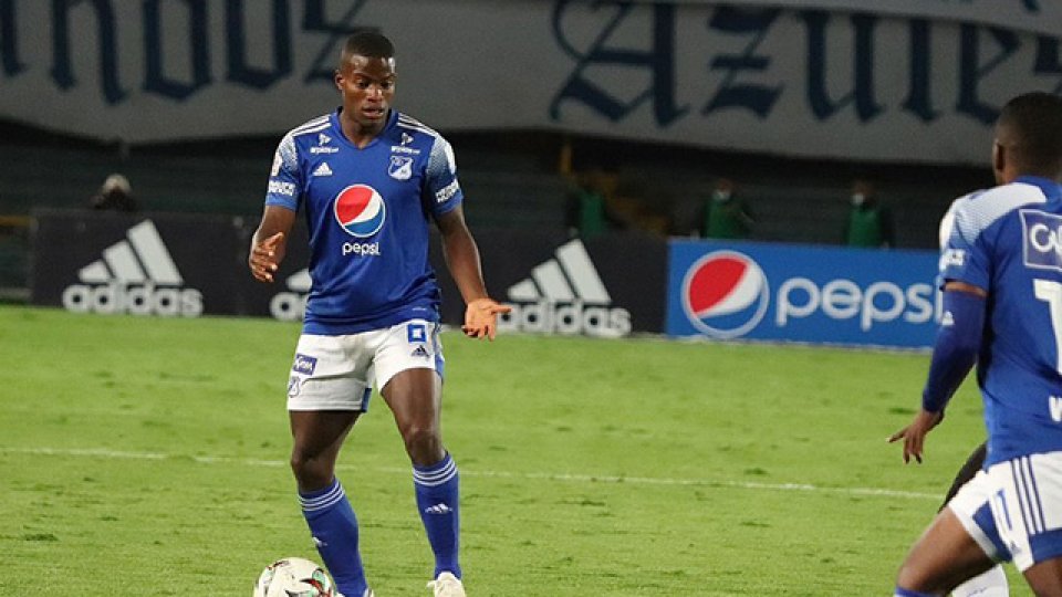 El colombiano Felipe Román llegó a la Argentina para sumarse a Boca ...