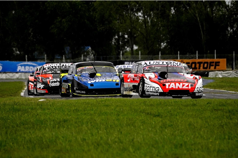 Borgert tuvo un problema en su auto que lo retrasó en el TC Mouras ...