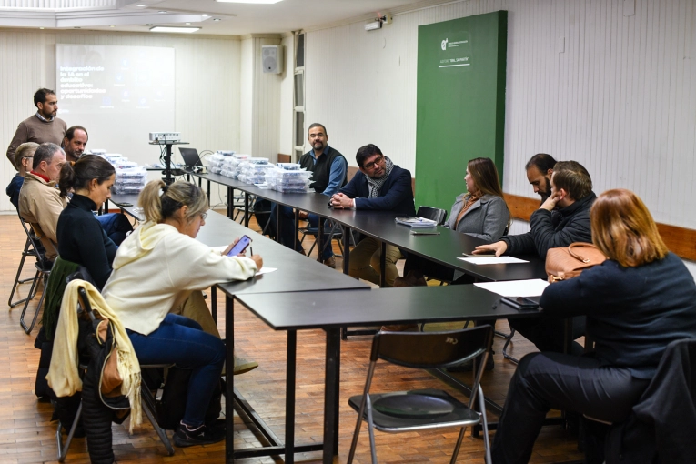 Entregaron 100 kits de robótica a escuelas de Entre Ríos | Elonce.com