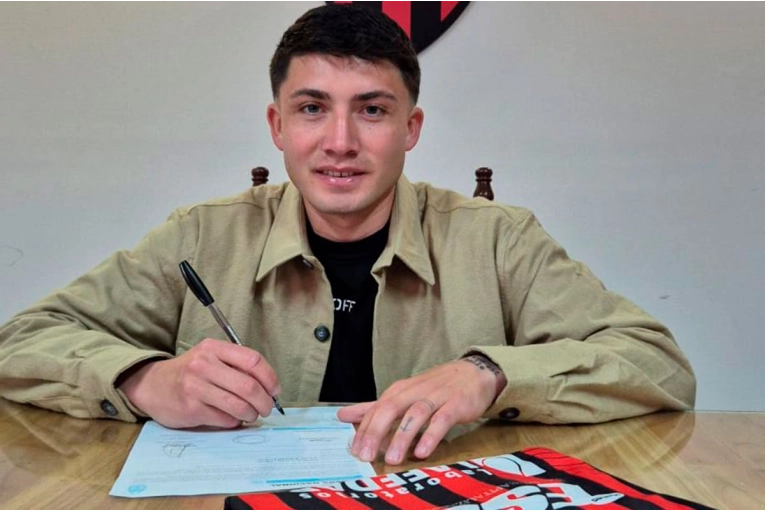 Nicolás Mendoza firma primer contrato profesional con Patronato | Elonce.com