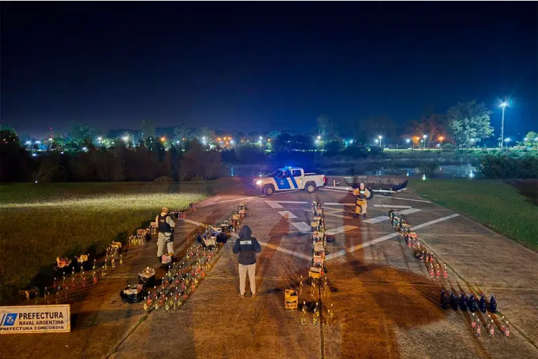 Incautaron 264 botellas de vodka de contrabando en río Uruguay | Elonce.com