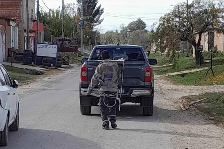 Arrastró a un presunto ladrón atado a una camioneta en Zárate | Elonce.com